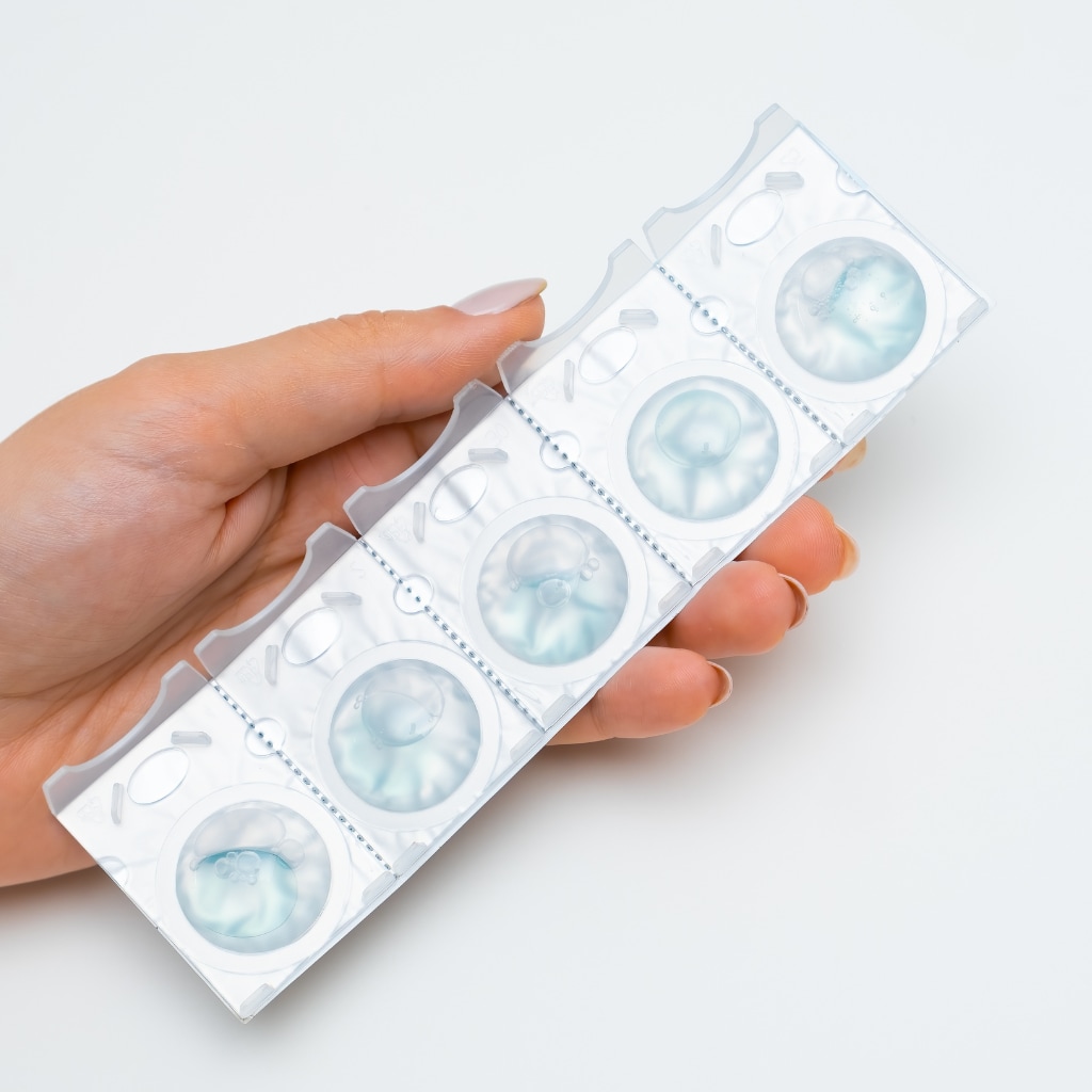 Why Are My Contact Lenses Uncomfortable? | eyeSTYLE blog Lens.com